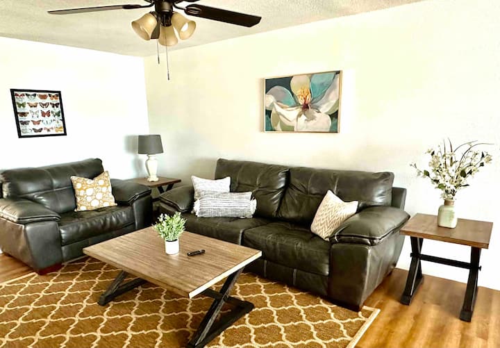 Hilltop Country Cottage - Jacksonville, TX