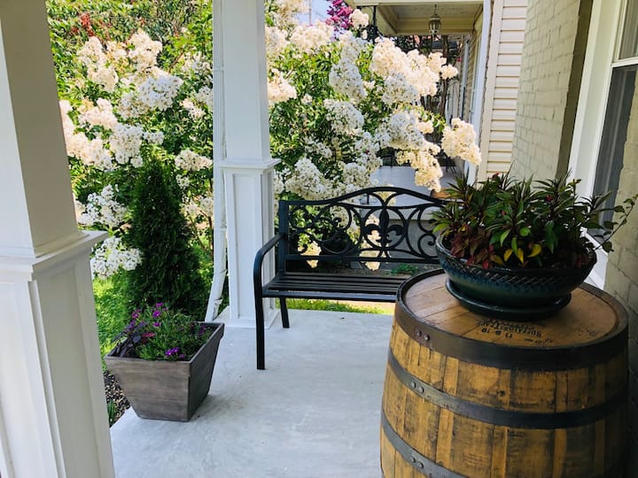 Derby City Bourbon Bungalow - By Germantown & Uofl - Louisville, KY