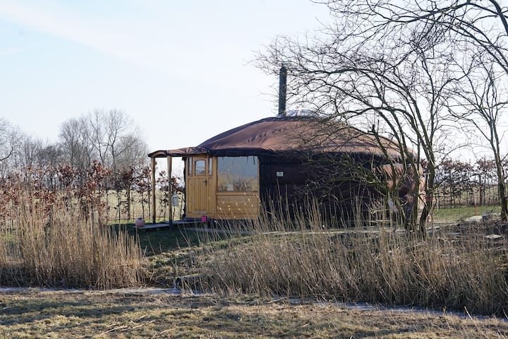 Landelijk Slapen In Een Sfeervolle Yurt - Groningen