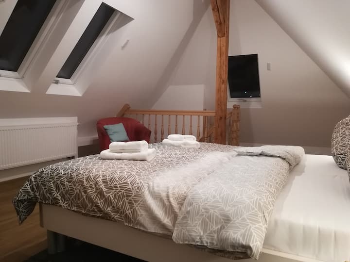 Leuchtende Galeriewohnung In Traumhafter Allee - Stapelfeld