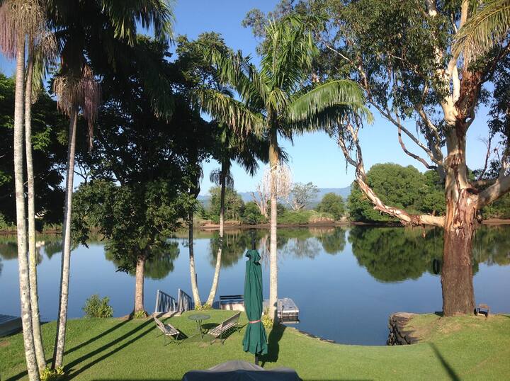 Private Cabin Right On The Tweed River - Tweed Heads