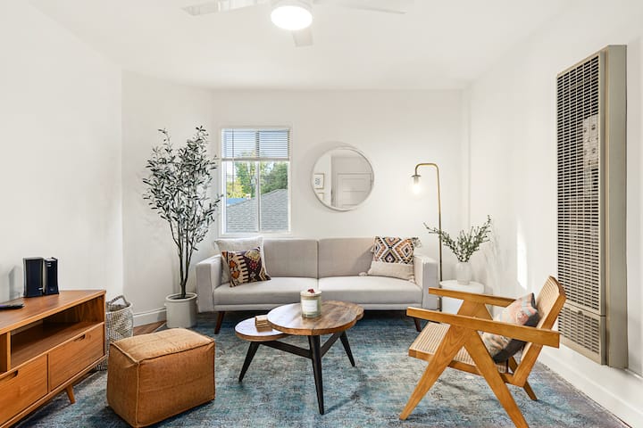 Universal Studios Top Floor Sun Drenched Home - Los Angeles, CA