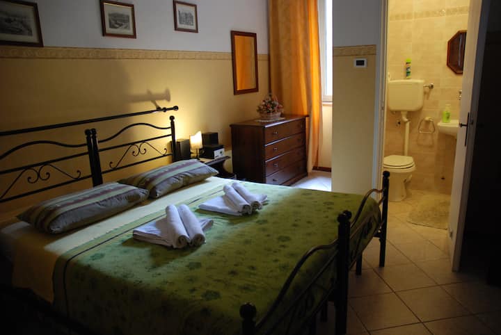 Camera Matrimoniale In Centro Città - Trieste