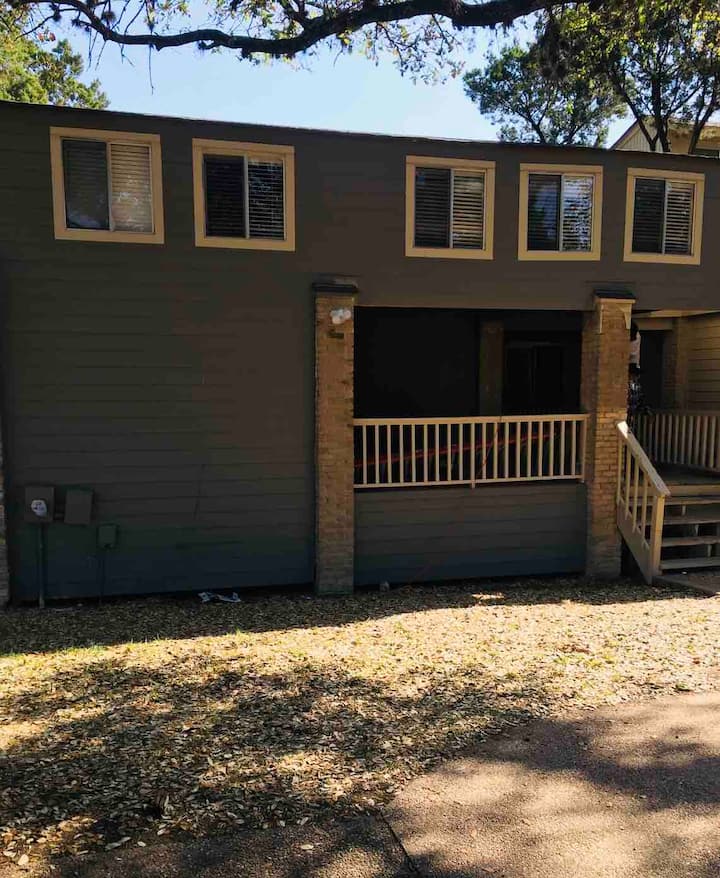 Spring Special - Sleeps 15+ Pet Friendly - Lago Vista, TX