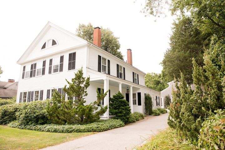Historic Home In Sandwich Center W/ Hot Tub/sauna - Massachusetts