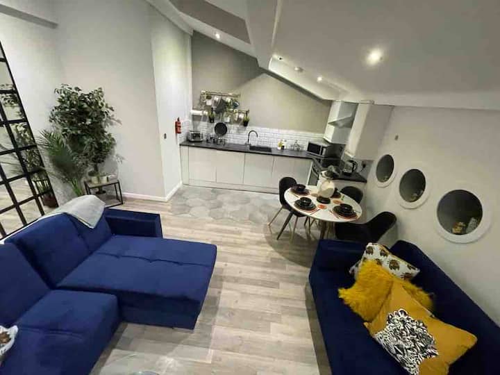 Stylish 8 Guest Apartment | Liverpool City Centre - イギリス リバプール