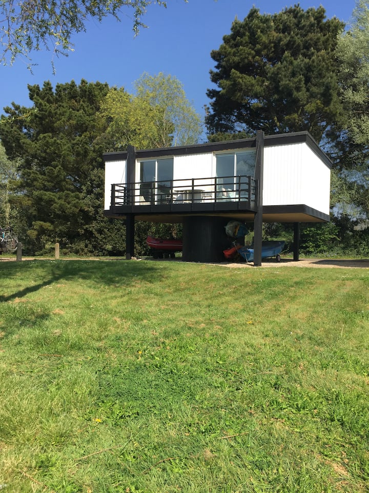 Unusual 2 Bedroomed Deckhouse By The Sea - West Wittering