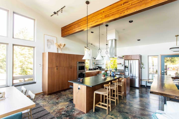 The Lotide | Modern Elegant Retreat | Monthly - Tillamook, OR