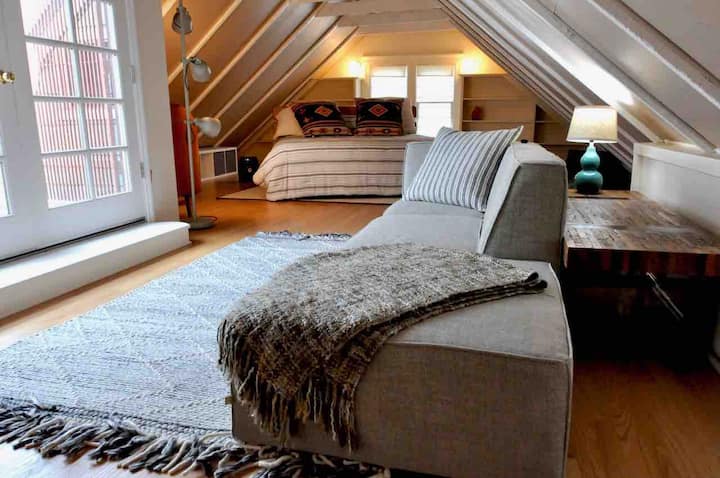 The Blue Garret: Romantic Retreat At Heart Of Sf!! - San Francisco, CA