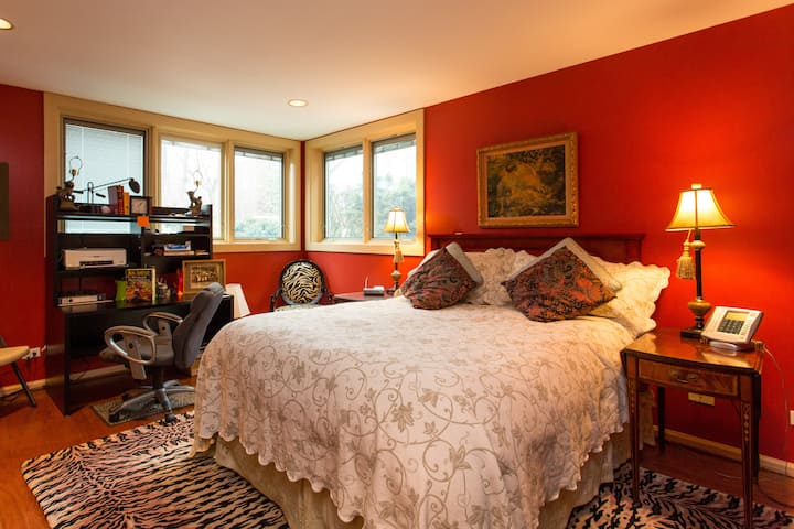 Comfortable Private Room Near Lake And Transit. - Chicago, IL