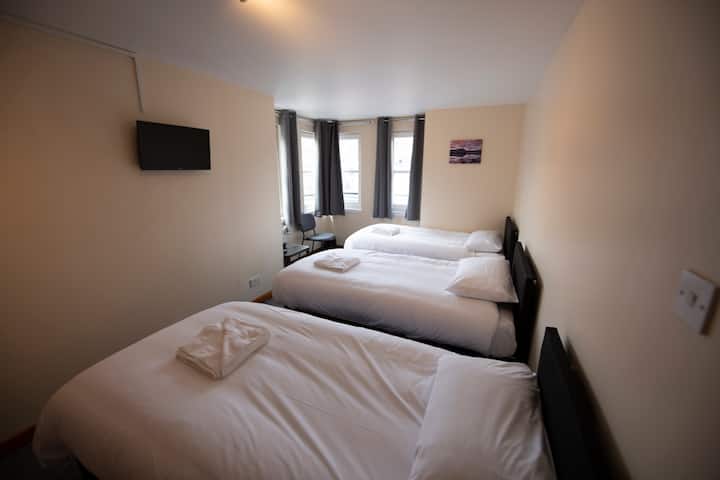 Triple En-suite - 3 X Single Beds - Fort William
