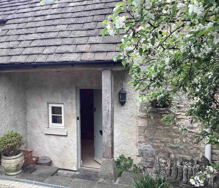 Private Bedroom And Bathroom In Minchinhampton - Tetbury