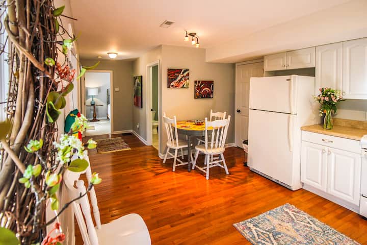 Charming Mountain Hideaway - Hendersonville, NC