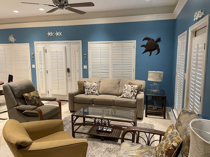 Lovely First Floor 2 Bedroom Condo With Pool! - South Padre Island