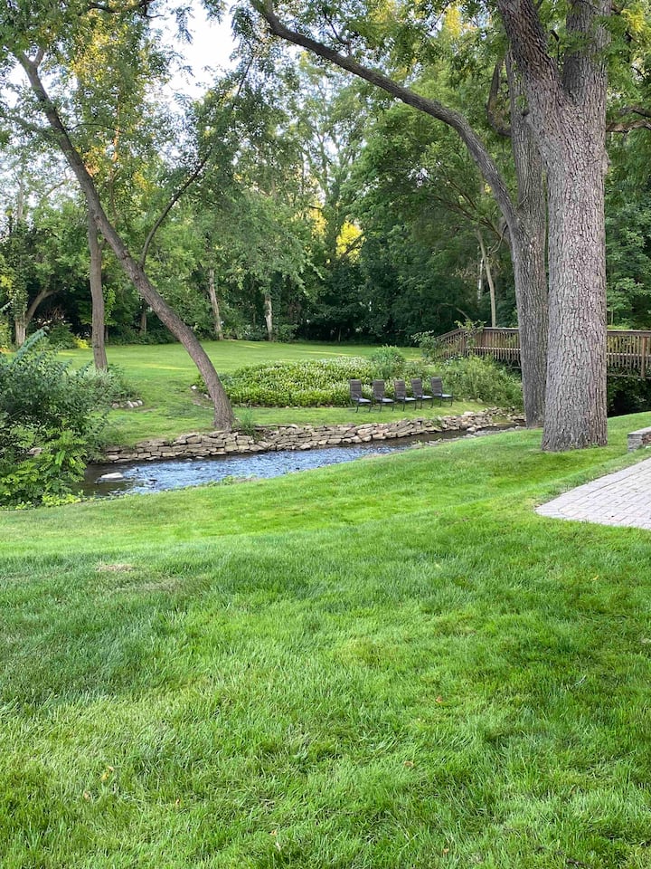 Stay At The Fabulous Farmington River & Gardens! - 法明頓山