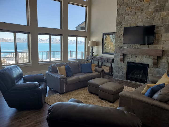 Stunning Estate W/views, Sleeps 42, Pool, Hot Tub - United States