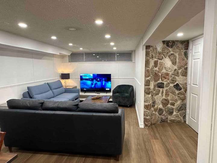 Cozy Two Bedroom Apartment Basement - Markham