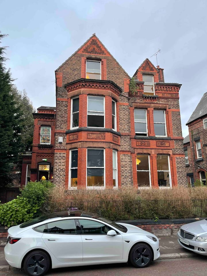 Huge House - 12 Double Bedrooms Sleeps Up To 30ppl - Liverpool