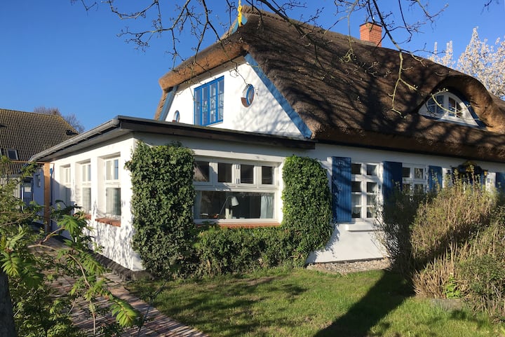 Cosy Sailor's House - Thatched Roof - Darß