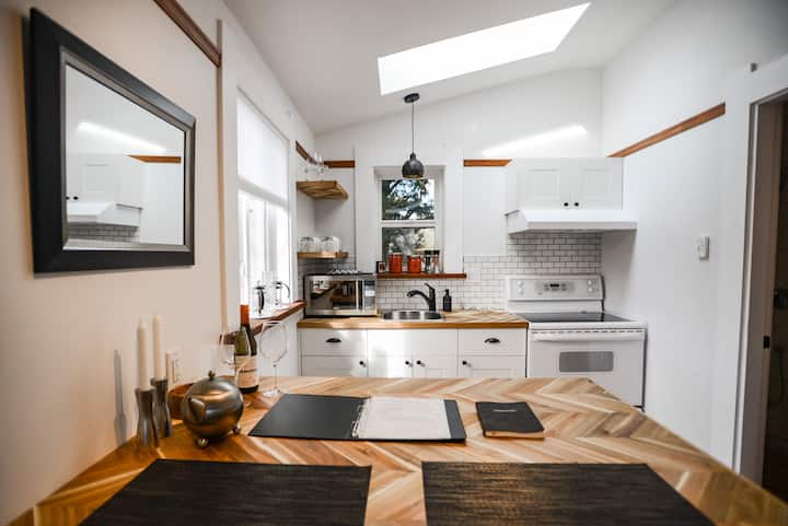 Cozy Getaway - Victoria