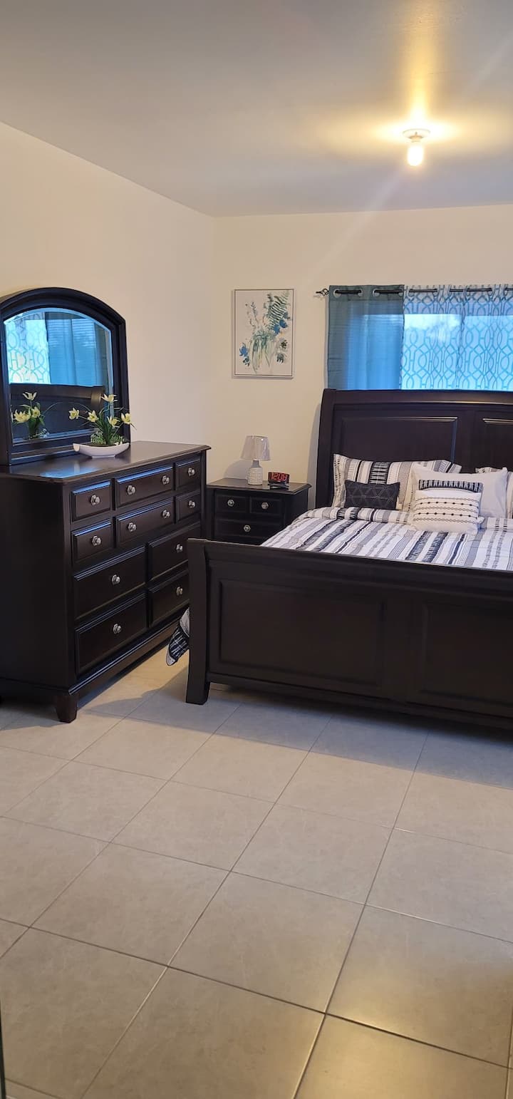 Luxurious Two Bedroom Penthouse - Kingston