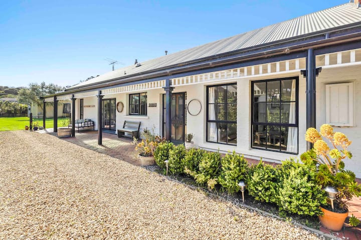 Coastal Cottage Pets Welcome - Sorrento