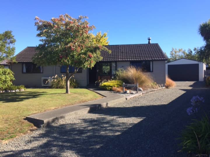 Relaxing In Te Anau - Te Anau