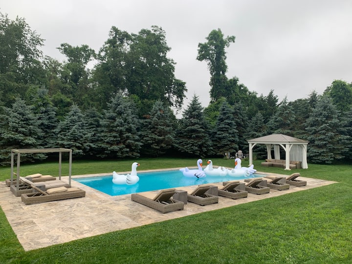Fab Shelter Island Listing, 2 Acr Property W/pool - Greenport, NY