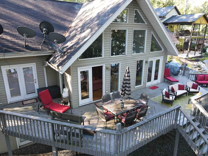 Swaying Oaks Lakeside Retreat - Clemson, SC