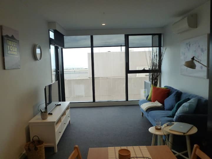 Cute Apartment With Parking, Location, Style - Melbourne
