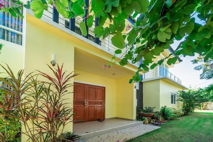 The Nicegarden Big Yellow House In A Peaceful Area - San Kamphaeng