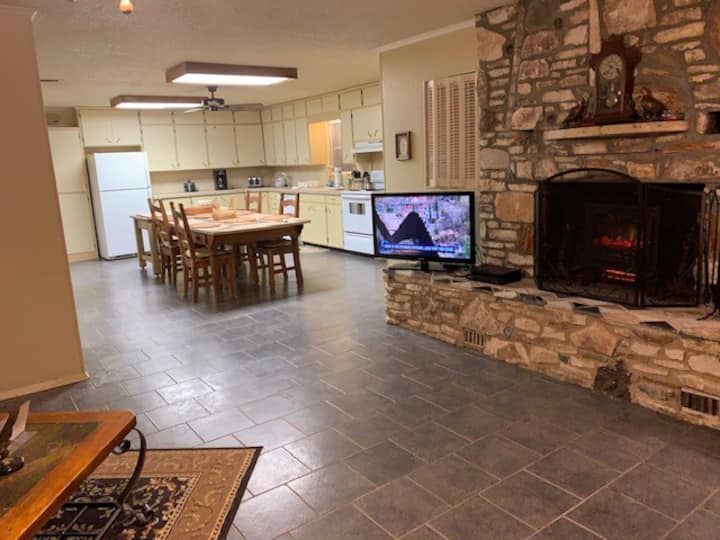 Lodges Of Watson Farms - Grand Suite - Luckenbach, TX