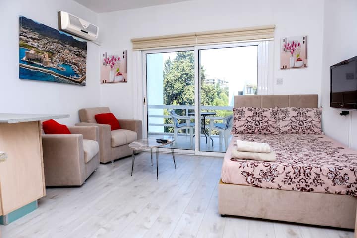 Cozy, Elegant, Clean And Recently Renovated - Kyrenia