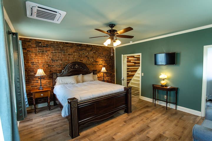 Hannibal Vacation Rentals & Homes - Missouri, United States | Airbnb