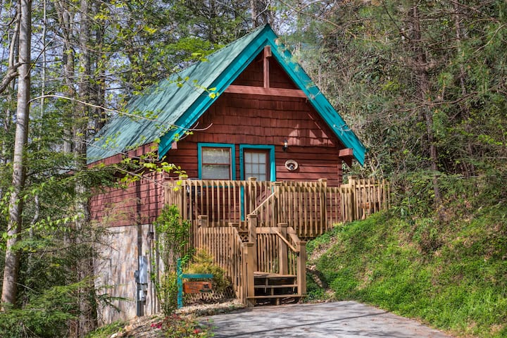 Gatlinburg/smokymtdream/hot-tub/next To Pool - Gatlinburg, TN
