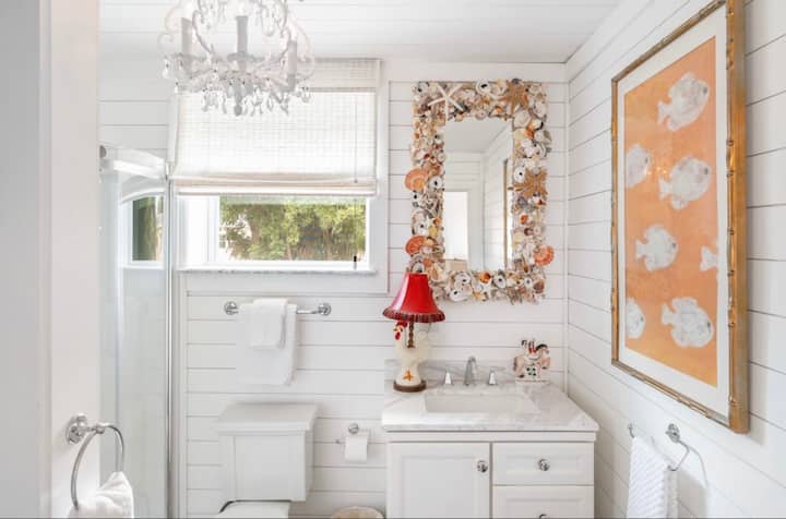 Elegant White Shiplap Decor Private Entry Suite - Vero Beach, FL