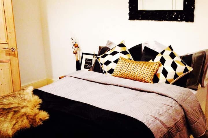 Cozy Home 3 Mins Walk From Station, Free Parking - Kettering, UK