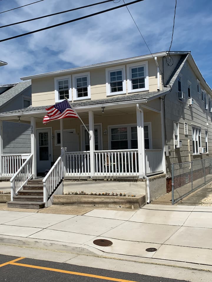 Apt B, Superb Location: Beach Boards Bikes Piers - Wildwood, NJ