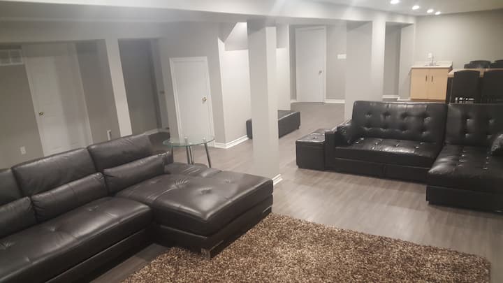Private Basement Suite In Downtown Mississauga - Mississauga
