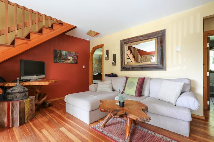 Off-grid Retreat: Cordwood Guest Suite - Nelson