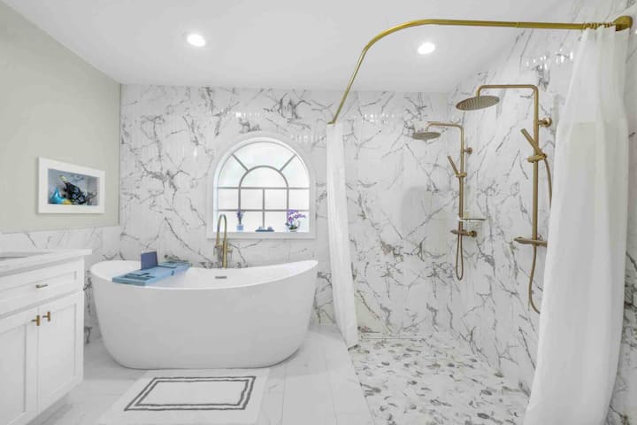 Relaxing Private Suite, Air Bath Tub, Safe Area - Weeki Wachee