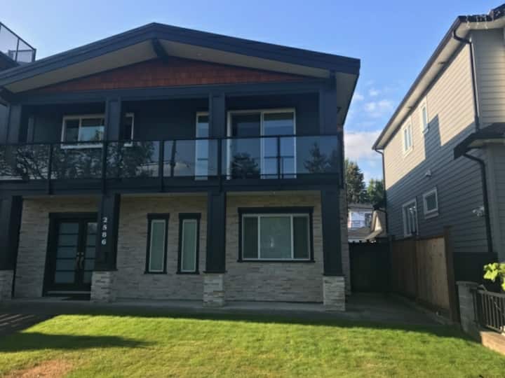 Transit Nearby,convienient Location,huge Space!!! - Vancouver