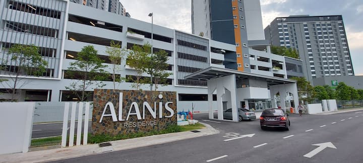 Klia Alanis Luxury Condo Free Park Wi-fi Smarttv - Sepang