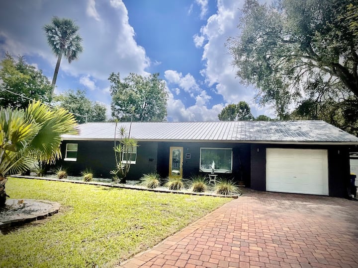 Stylish - 3bdrm Home! Block To Water! - New Smyrna Beach, FL