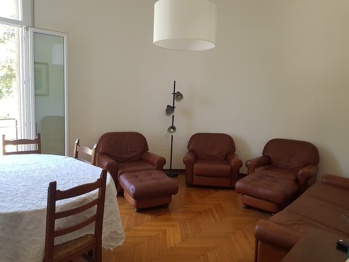 The Rose's Flat, 10 Min Walk Far From The Center! - Bolonia