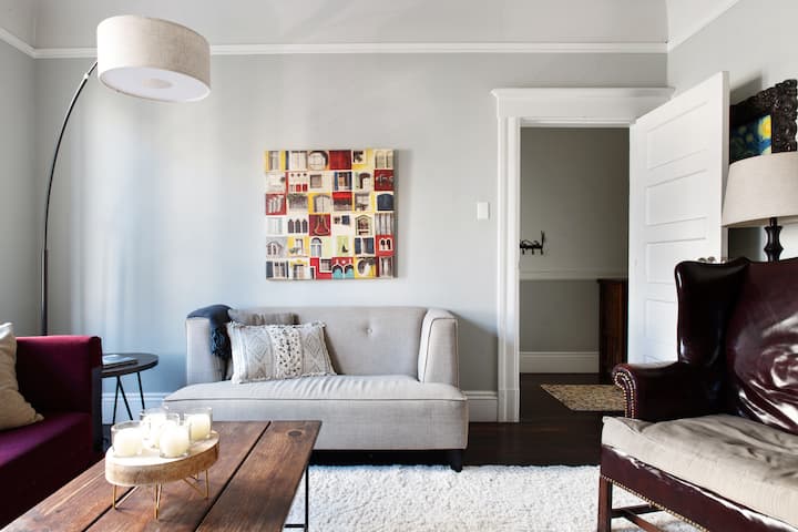 Gather Round The Fire Pit At A Period Russian Hill Flat - Mission District - San Francisco