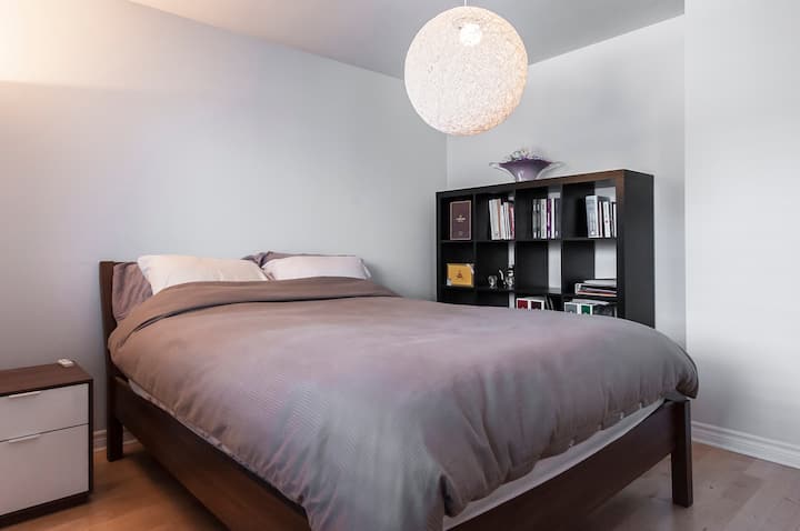 Le Condo Lajeunesse (Next To Metro Station) - Laval