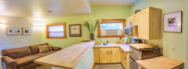 Starlight Cottage At Chozu Gardens - Ashland, OR