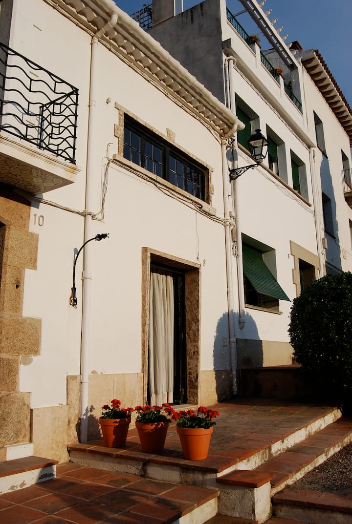 Petita Casa Pescadors. Can Casals. Reg Hugt 016959 - Sant Feliu de Guíxols