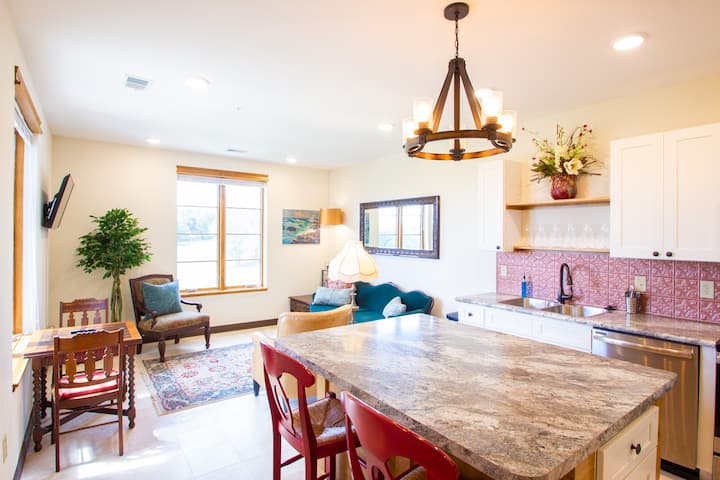 Restful Escape With Views On The Southeast Side - Bloomington, IN
